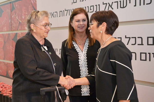 שלומית חפר קרמיקה אמנית רב תחומית - Hagit Argaman